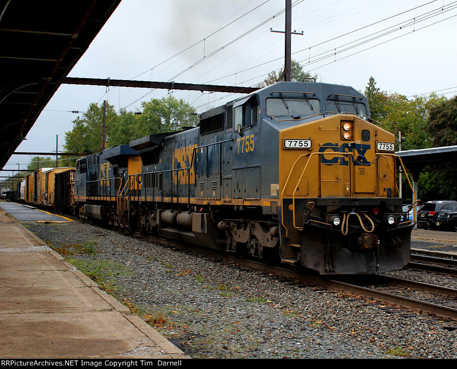 CSX 7755, 5391 on Q300
